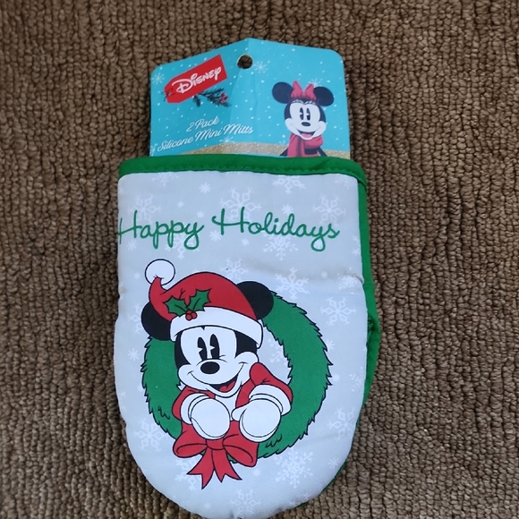 Disney | Kitchen | Disney Mickey Mouse Holiday Oven Mitt Red Green And ...